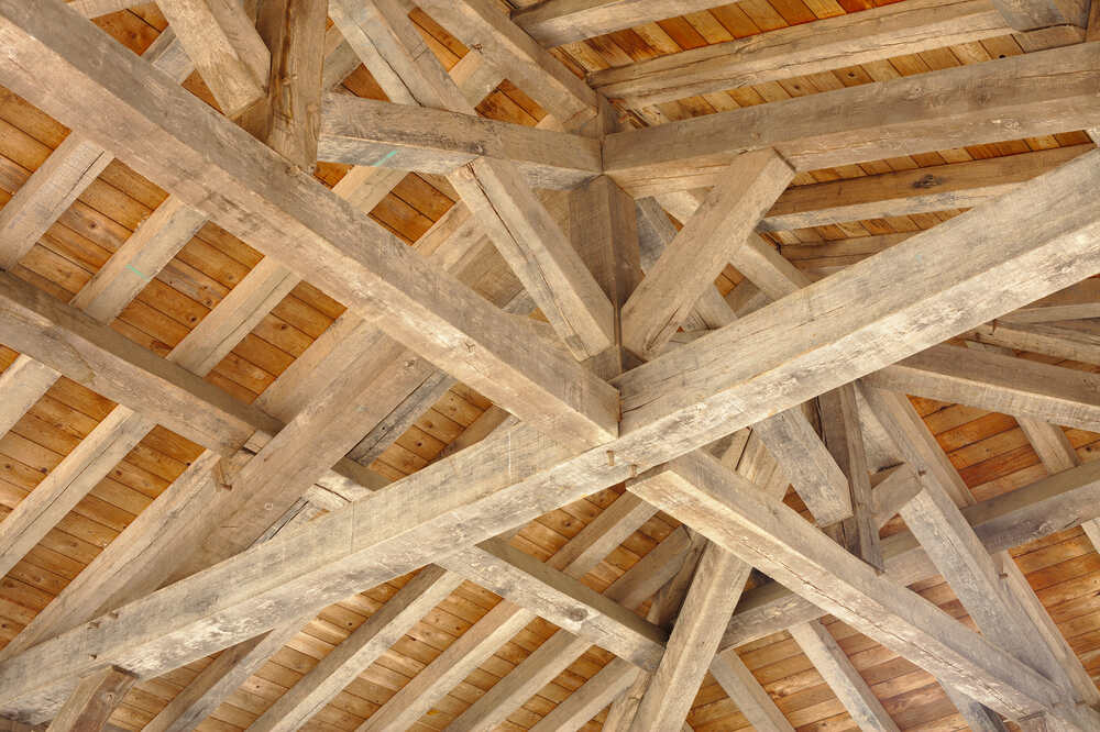 La charpente traditionnelle en bois : Élément clé de l'architecture ...